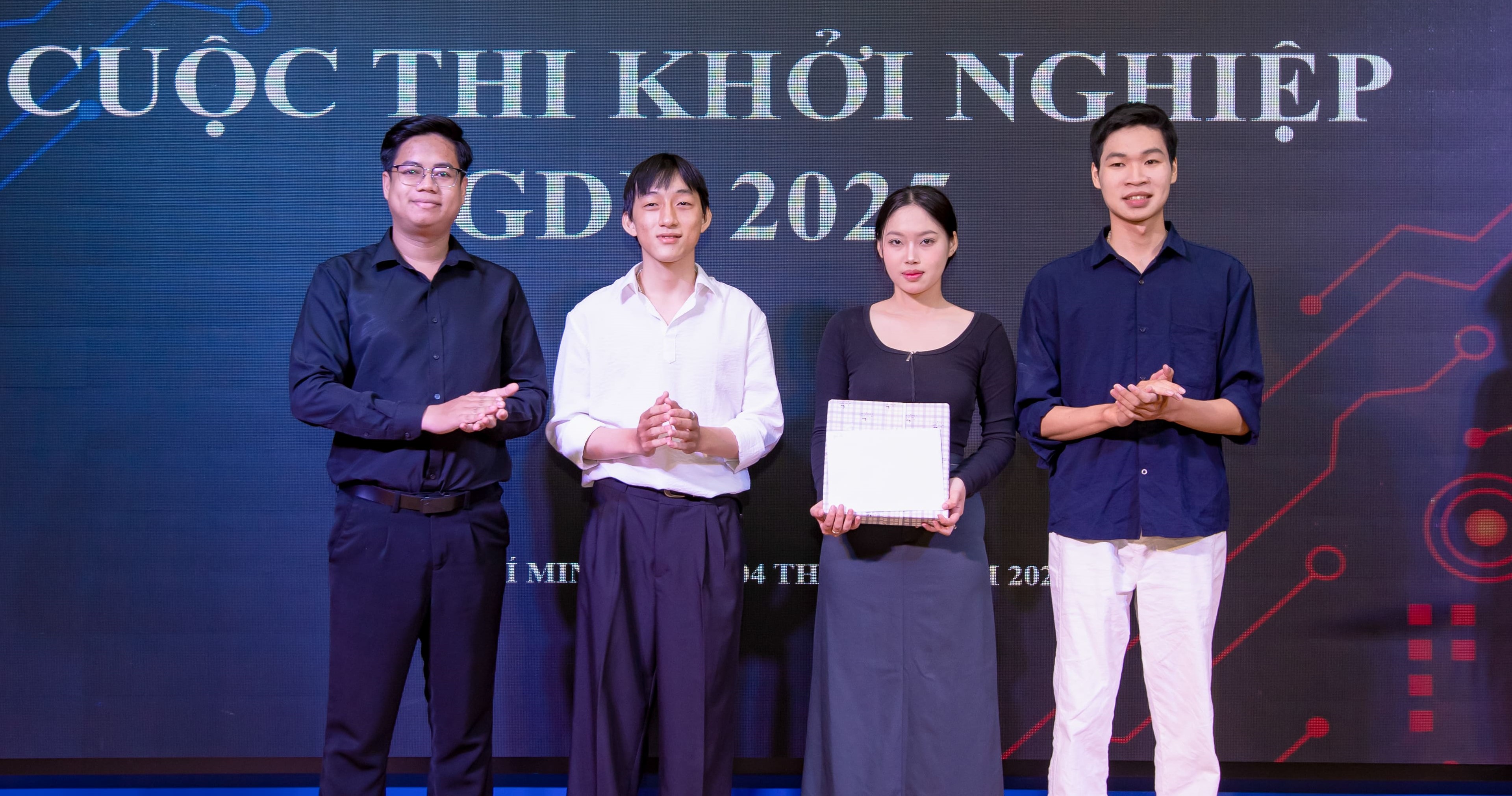 Dự án “Cho thuê trang phục sự kiện Dressup” giành giải Nhất cuộc thi Khởi nghiệp GDU 2025